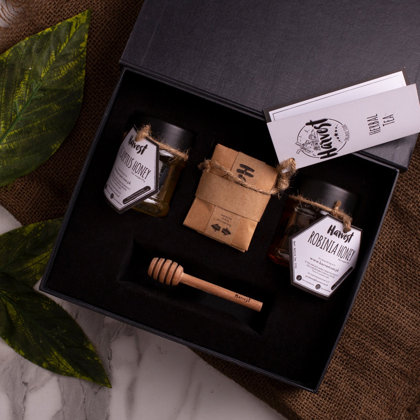 Premium Gift Box 2 – Harvest Organic Pakistan